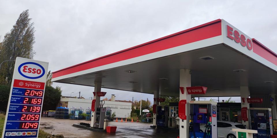 Visotec supports ESSO in deploying its new brand image | Visotec